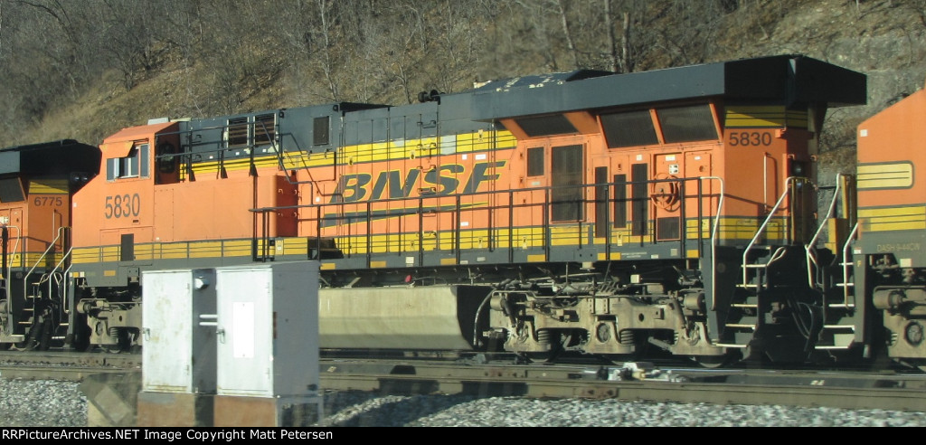 BNSF 5830